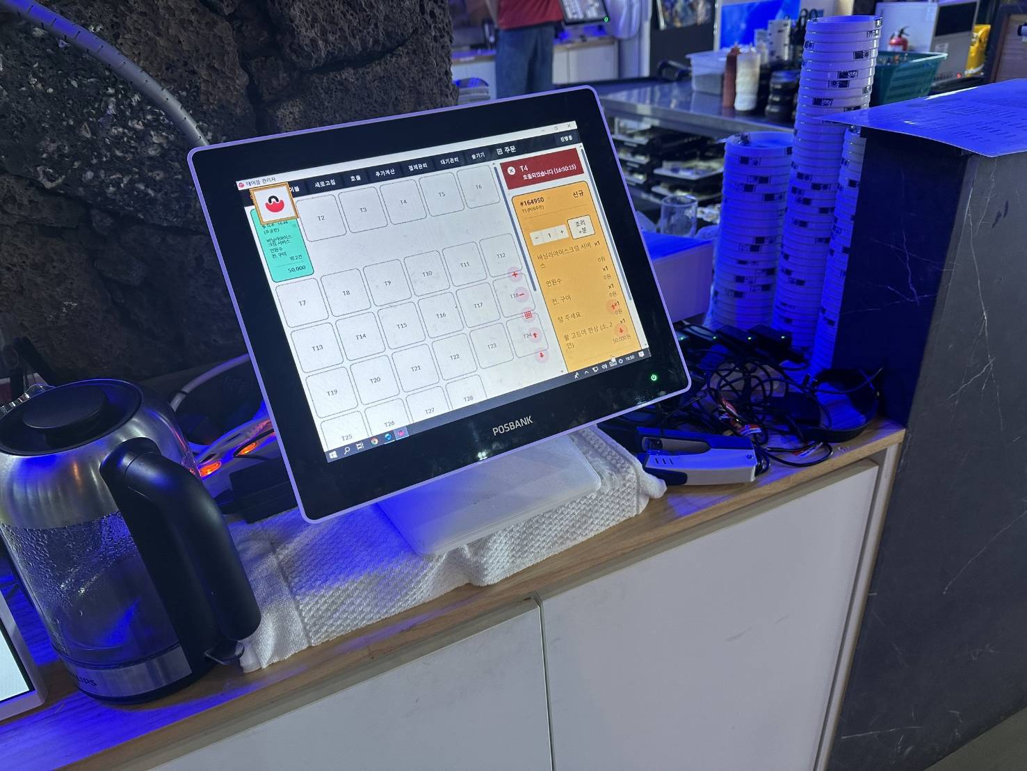 QRO = 안전한 QR코드 AI 마케팅으로 고객과 더 가까이